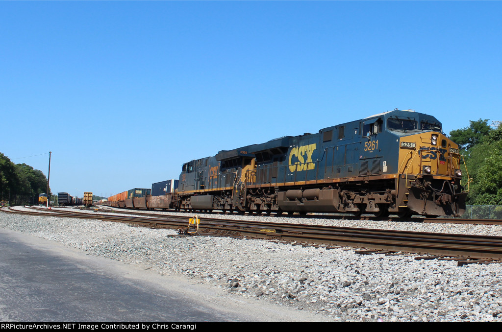CSXT 5261 & 3326 on Q140-06
